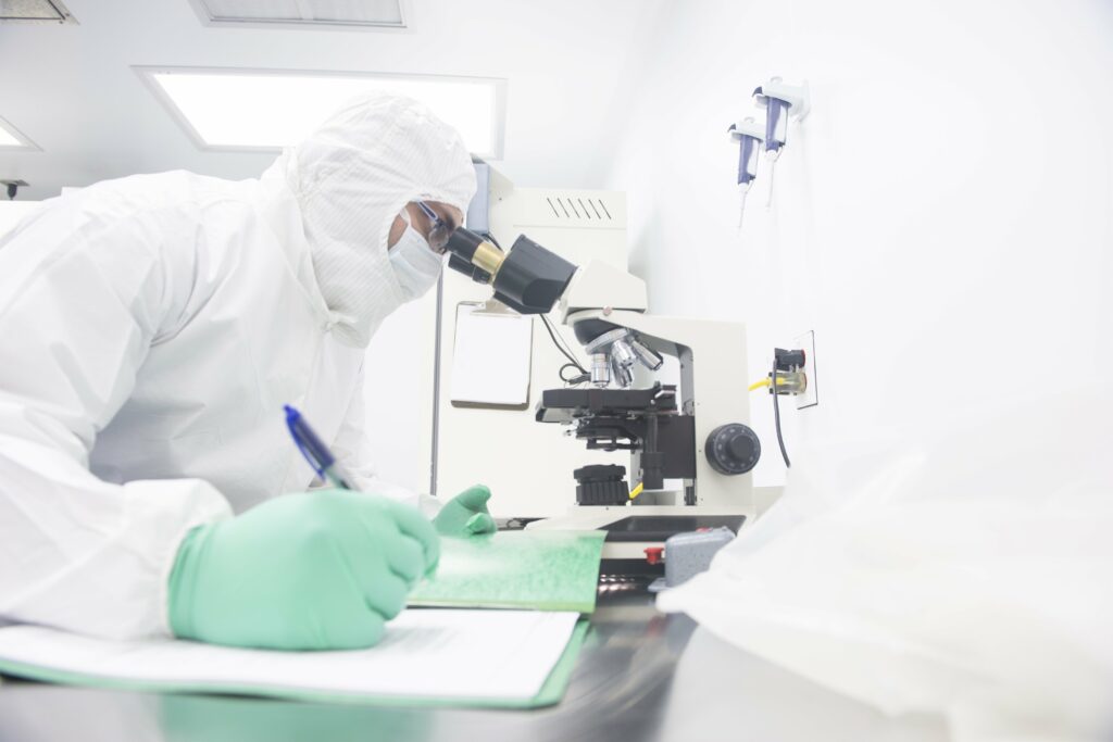 Cleanroom Suit Fabrics: 6 Non-Woven Fabric Types, Explained